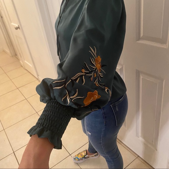 Elli White | Tops | Nwt Elli White Top Blouse Embroidered Sleeves ...